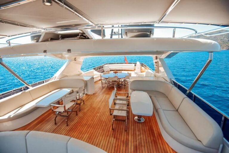Motoryacht Falcon 80 Astoria | Yacht Charter in Gocek Islands