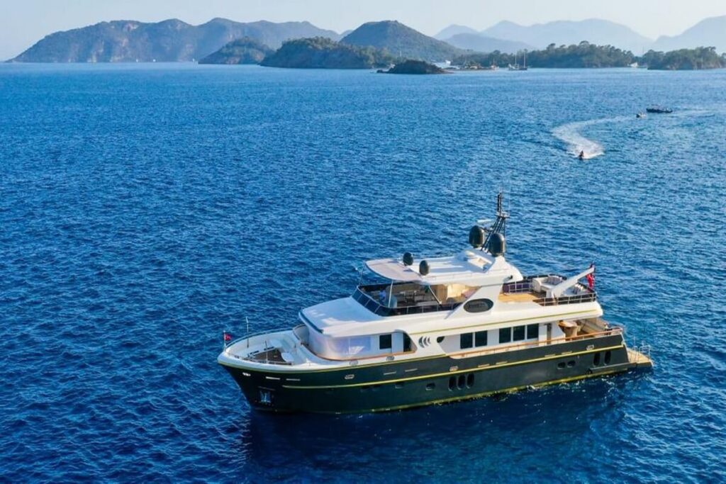 Motoryacht Falcon 80 Astoria | Yacht Charter in Gocek Islands