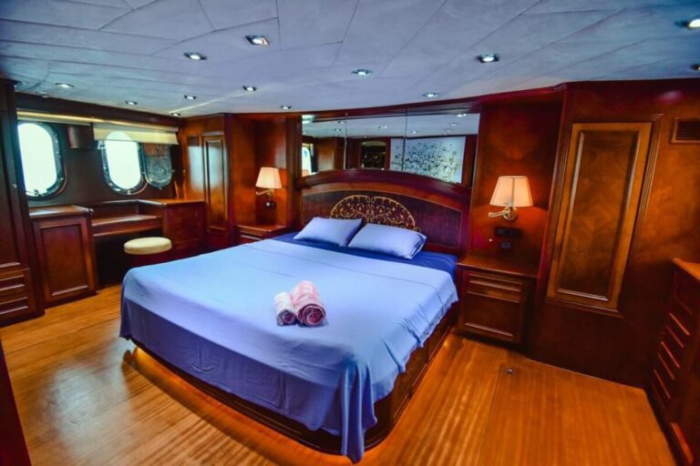 Motoryacht Falcon 80 Astoria | Yacht Charter in Gocek Islands