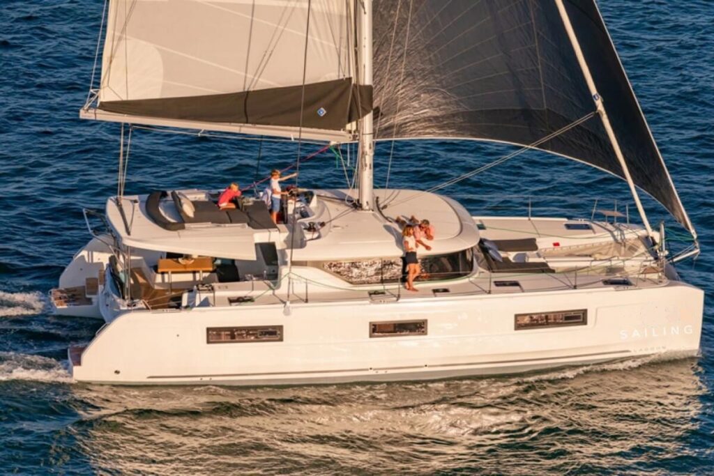 Catamaran Lagoon 46 Hydra - Rent Catamaran in Turkey