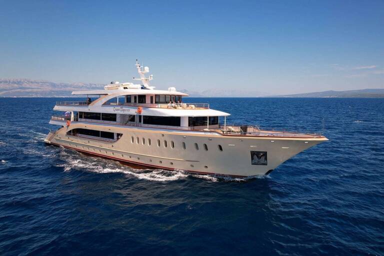 Queen Eleganza: Luxury Yacht Charter in Croatia for Groups